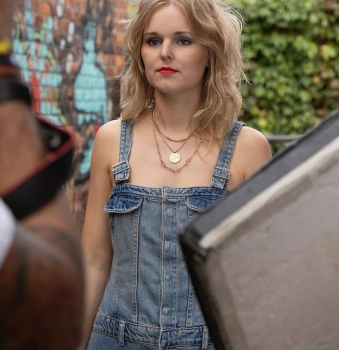 “Uit de kleren gaan voelde niet ongemakkelijk”: Elise Roels maakt een ...