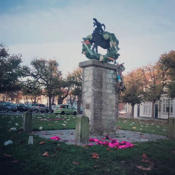 Dan ruimt de buurt zélf de rotzooi op het Bleekveldje maar op: ‘Het was ...