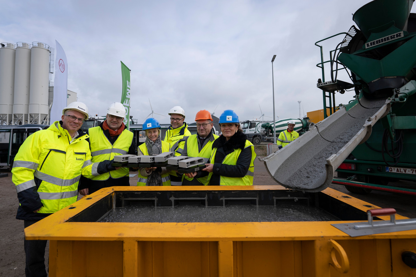 Ondanks protest tegen Scheldetunnel gaat bouw ‘Oosterweel-spektakelstuk ...