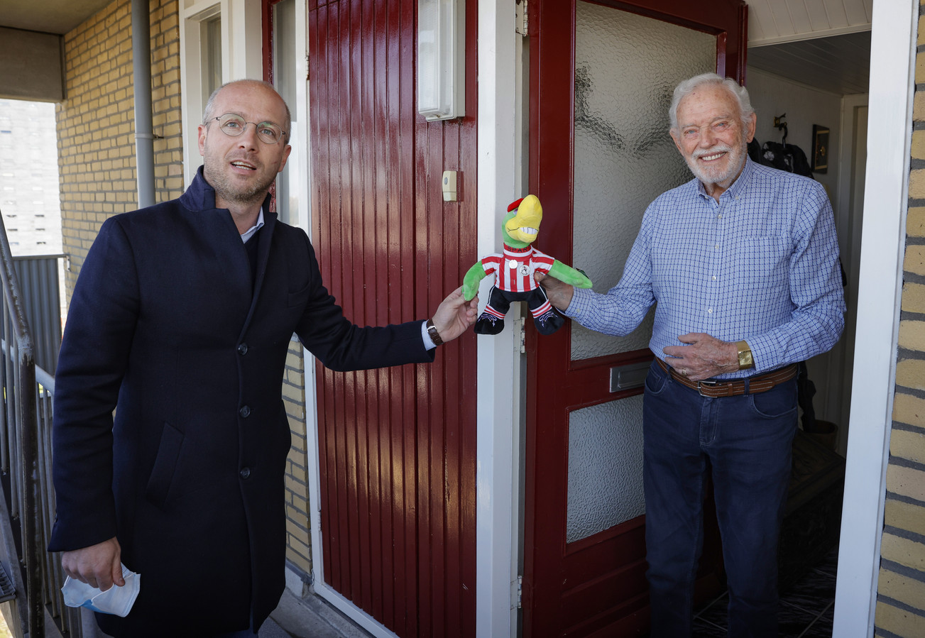 Seksbom Jayne Mansfield, de landstitel en een borreltje op de tribune ...