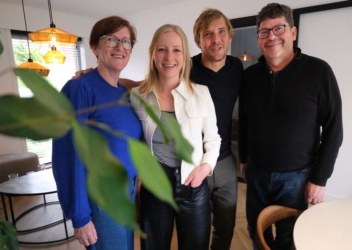 Met Melissa Depraetere bij haar ouders, tussen de ...