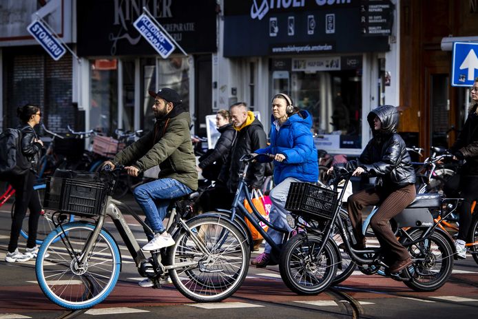 Hoe wordt het veiliger voor fietsers? ‘Verplichte fietshelm voor e ...