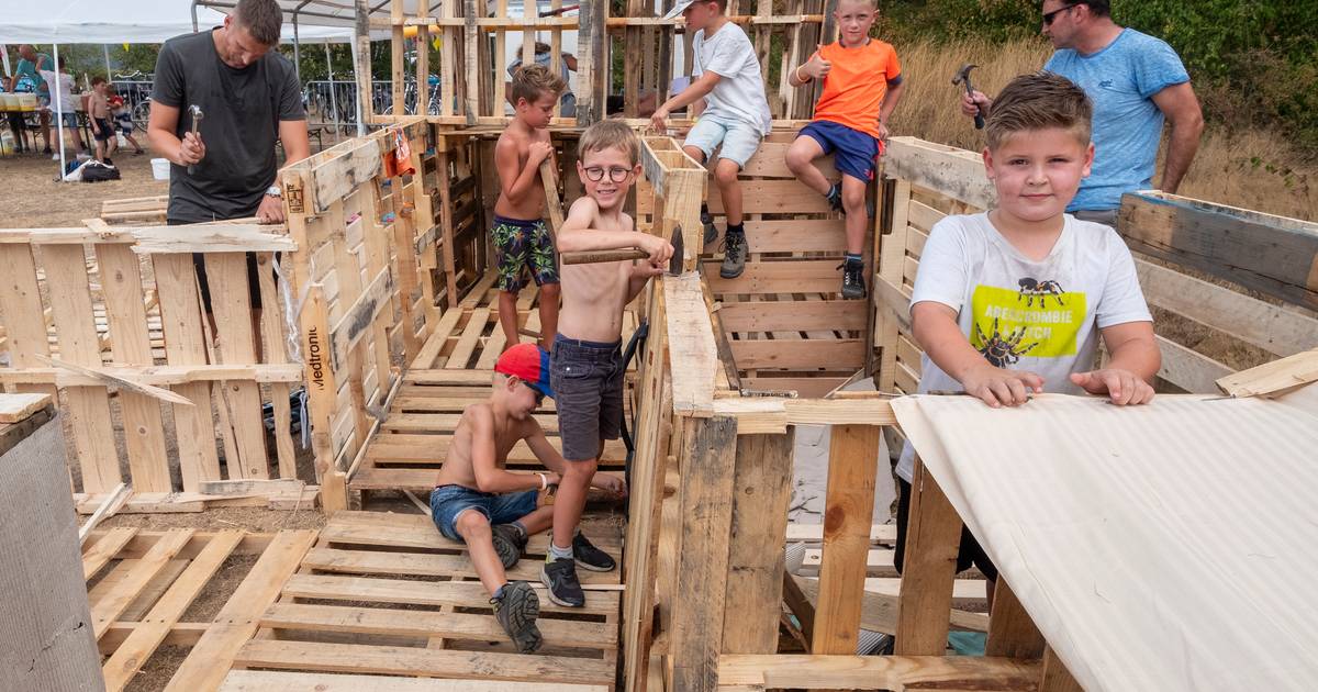 Timmeren in een bouwdorp, dat kennen ze in Oekraïne niet | Heumen ...