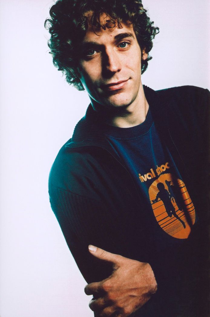 DOOR DE JAREN HEEN. Van warme radiostem tot cool tv-gezicht: de ...