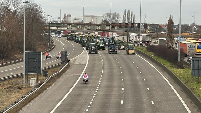 Boerenprotest in Antwerpen loopt ten einde: verkeer komt weer op gang ...