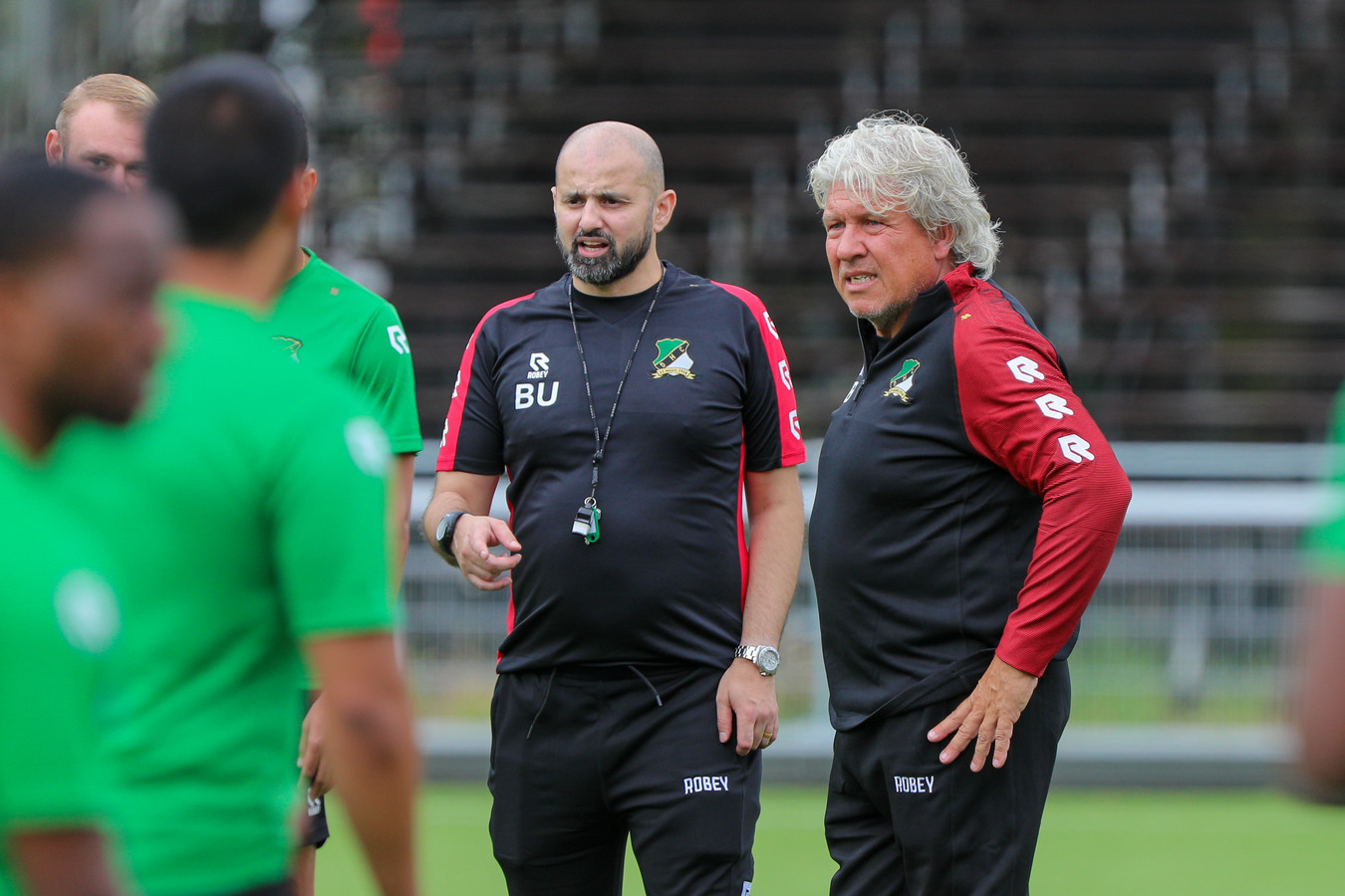 Met 46 nieuwe spelers begint DHC aan een nieuwe toekomst: ‘Eerst moet ...