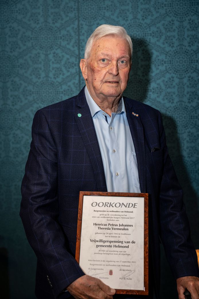 Vrijwilligerspenning voor Henk Vermeulen van wijkraad Stiphout-Warande ...