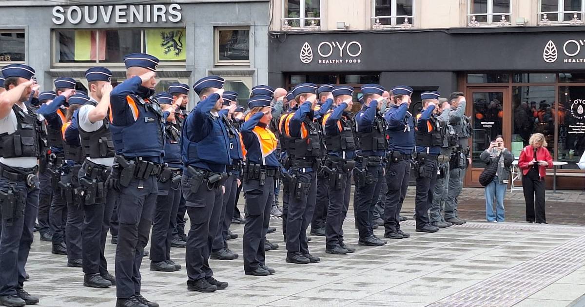 Eén minuut stilte voor een gevallen collega: politiekorps rouwt om ...