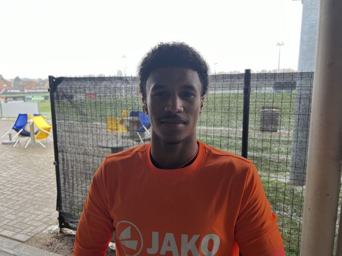 Andrew Vanderbiest Mazanza is nieuwe rechtsachter van Erpe-Mere United ...