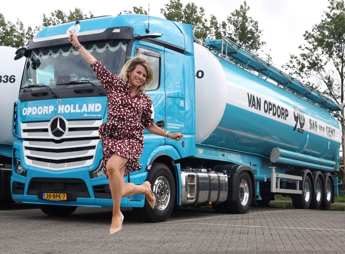 Manon nam op 28-jarige leeftijd het transportbedrijf van haar vader ...