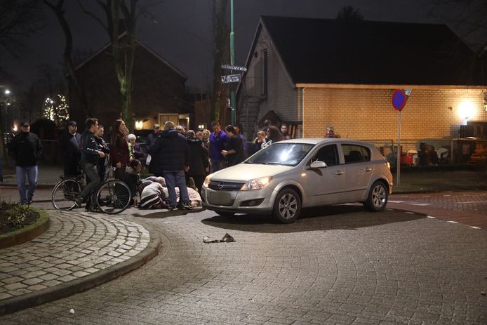 Doorrijder ernstig ongeluk Oss veroorzaakte eerder op avond nog een ongeluk: 'Vrouw 20 meter ...