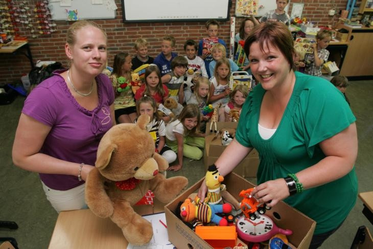 Juffen doen vakantiewerk in Afrika | Foto | destentor.nl