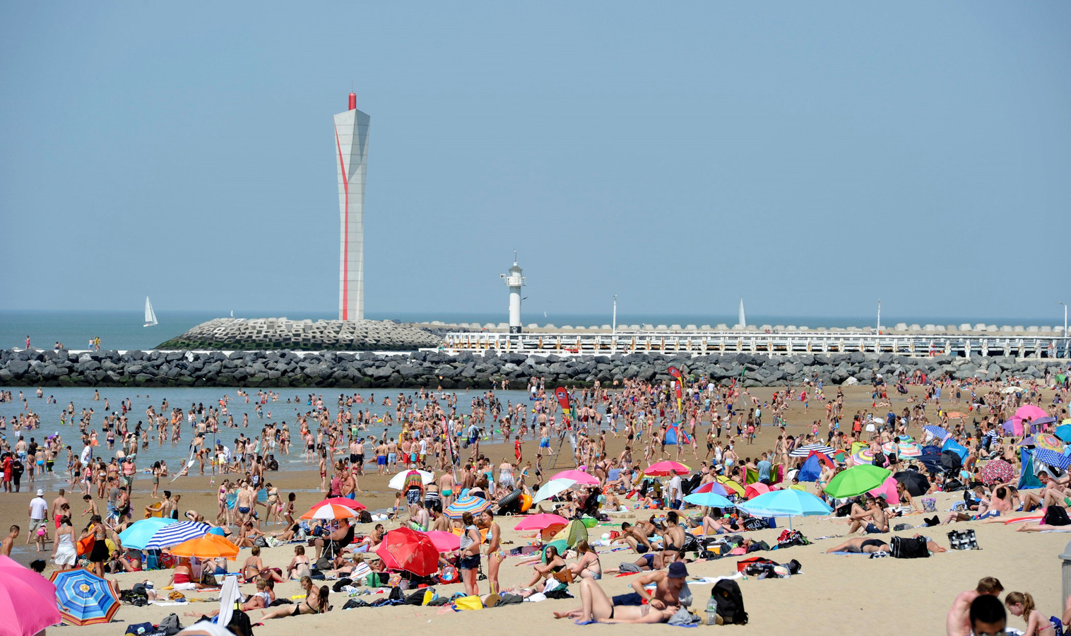 Hittegolf in België in top 10 van natuurrampen in 2015 | Foto | hln.be