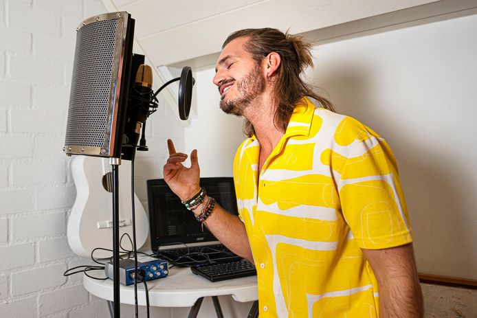 Somerense zanger Tiago tekent bij hetzelfde label als Frans Bauer: ‘Ik ...