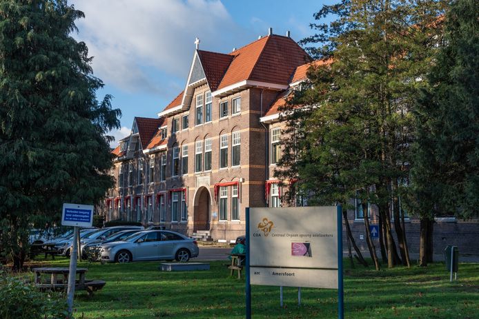 ‘Uniek besluit’ om statushouders uit azc Amersfoort te zetten: ‘Zelf ...