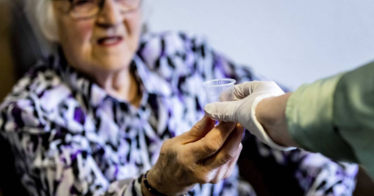 Ouderen belanden in ziekenhuis na slikken verkeerde pillen, medicatie ...