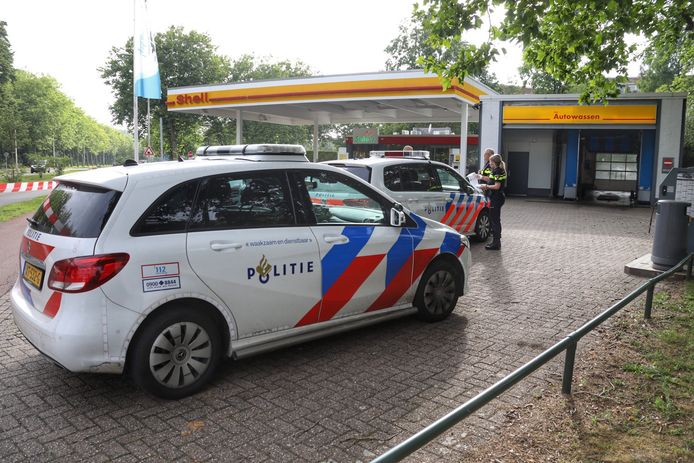 Man (19) bedreigt personeel tankstation met mes in Oss en neemt geld mee | Oss e.o. | bd.nl