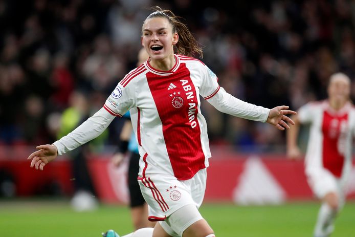 Ajax en topscorer Romée Leuchter breken vanavond toeschouwersrecord ...