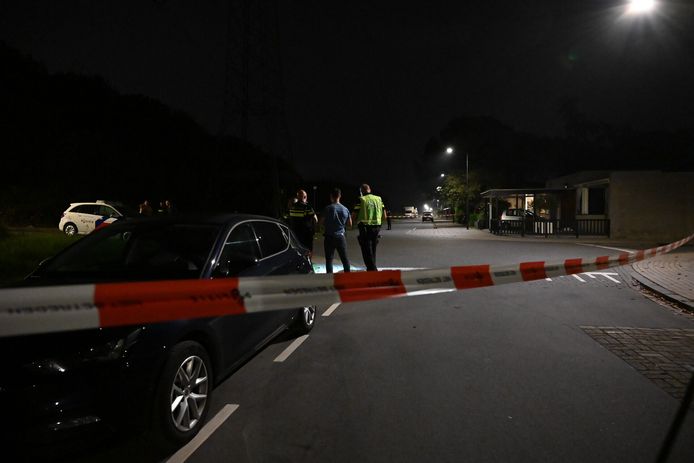 Agenten Doorzoeken Woning In Breda Na Aanslag Met Vuurwerk Breda Bd Nl