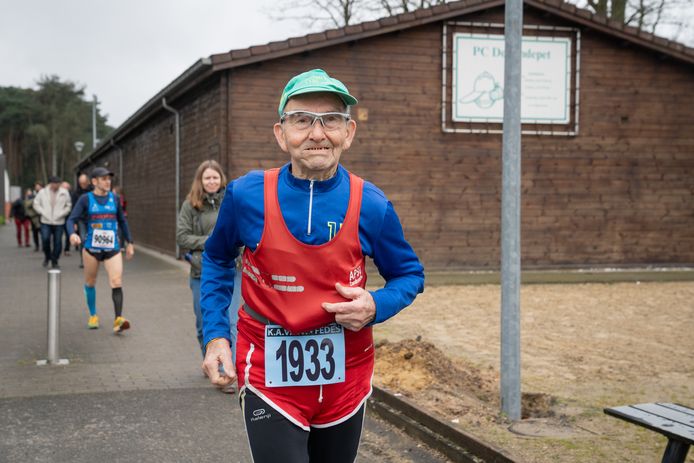 Atletiekfenomeen Frans Moorkens (91) overlijdt half jaar na zijn ...