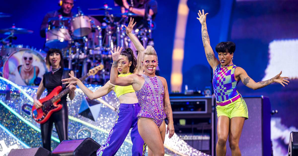 P!nk wervelt in Landgraaf: het heet niet voor niets Pinkpop | Show | AD.nl