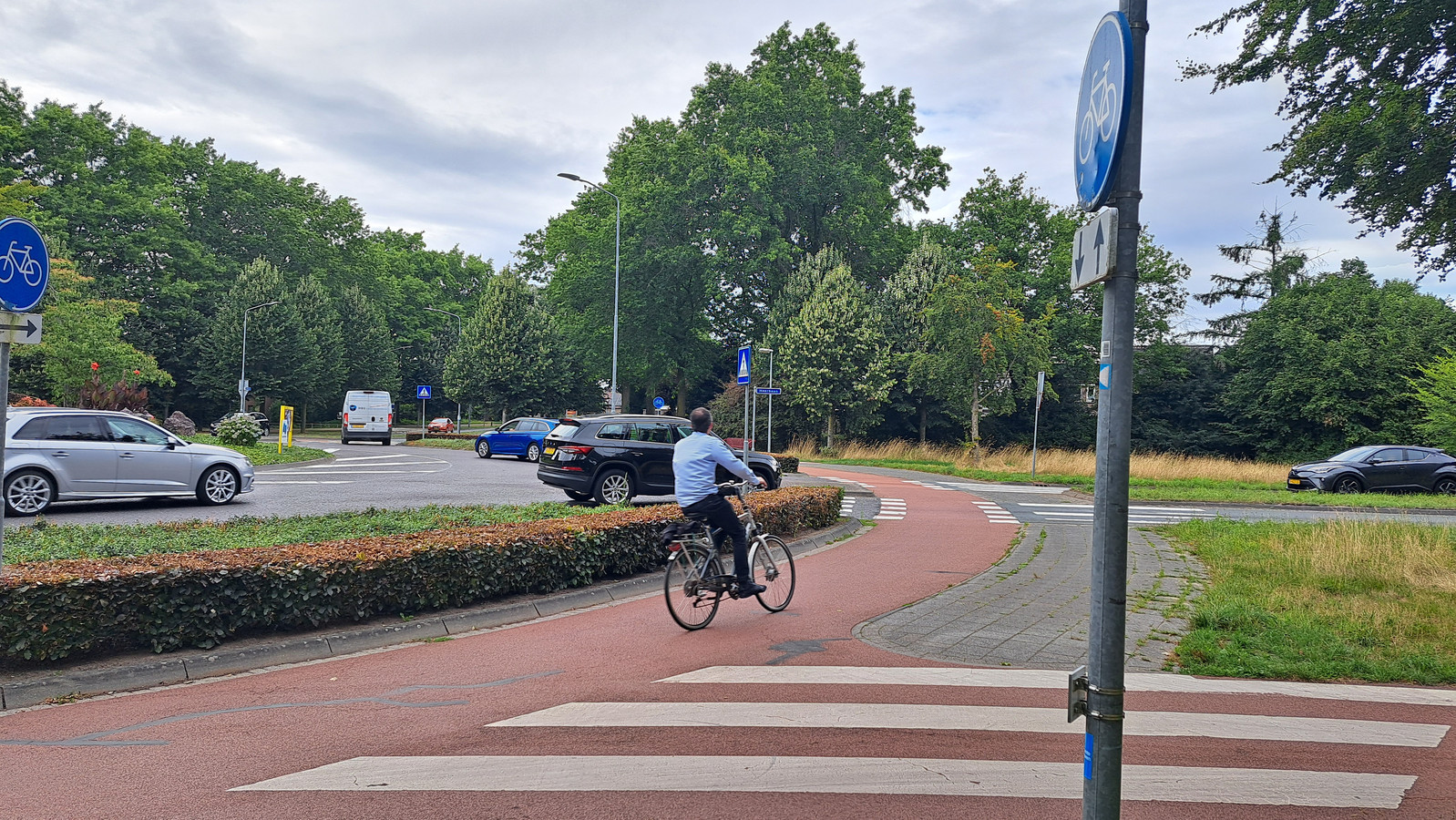 Veldhoven gaat extra bord plaatsen bij drukke rotonde Heerbaan om ...