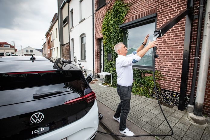 HLN ONDERZOEK. Thuis auto opladen met eigen laadpaal? Regels ...