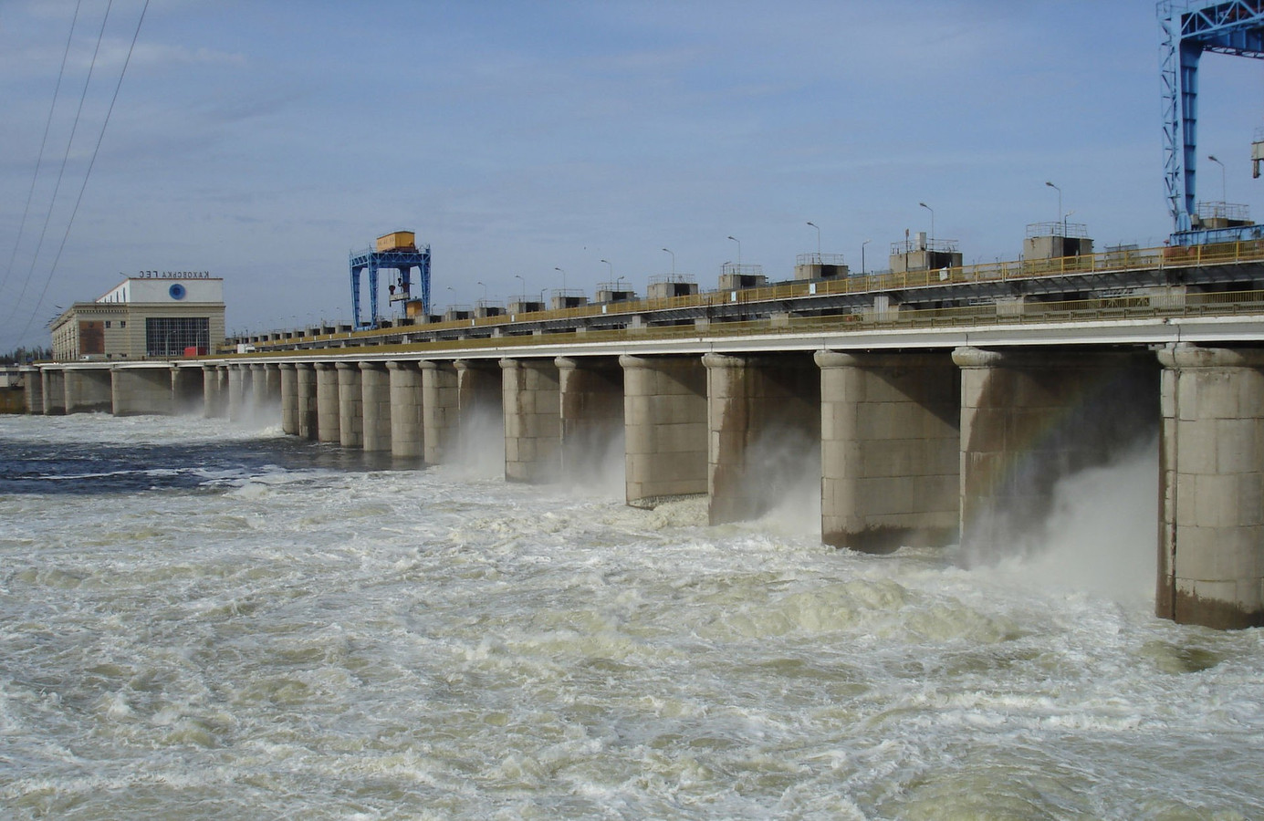 Belangrijke stuwdam verwoest in Oekraïne: dit is wat we nu weten | Foto ...