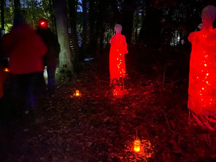 Spokentocht in Gentbrugge trekt duizenden enthousiaste, griezelende wandelaars | Gent | hln.be