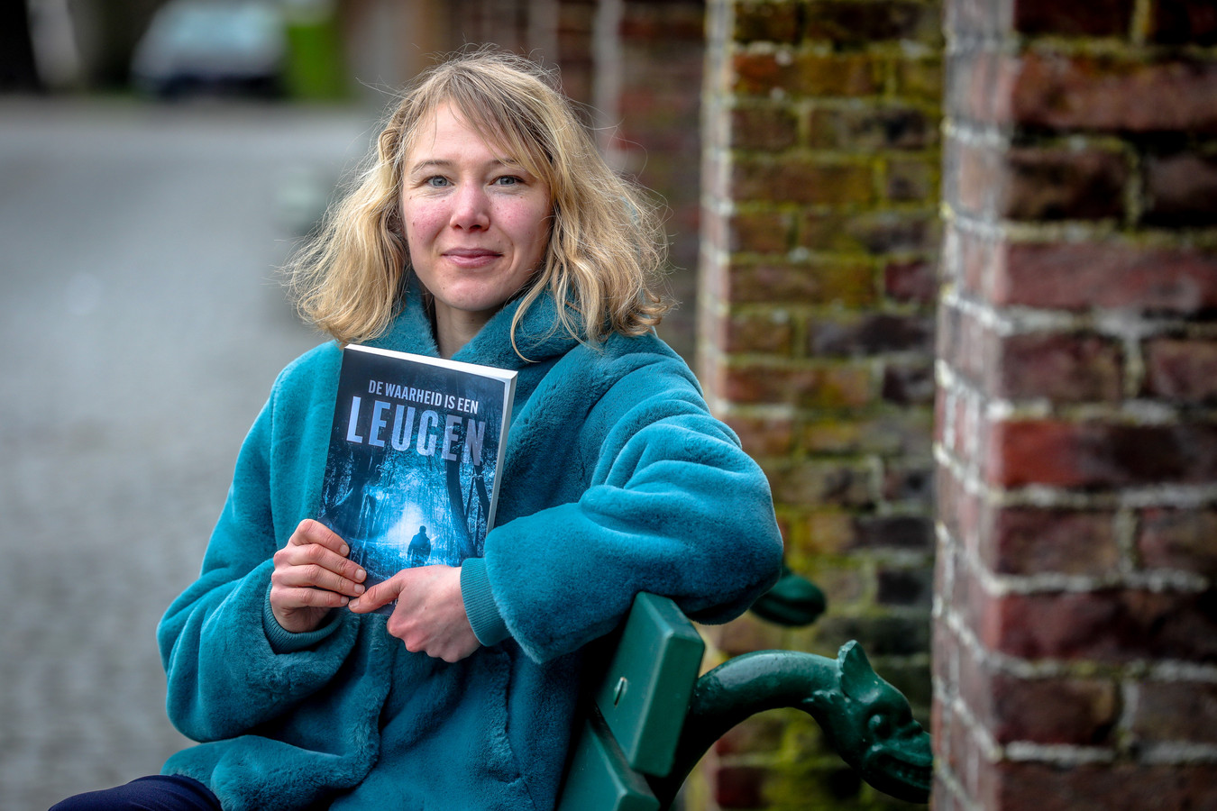 Lisa 32 Schrijft Eerste Roman “voor De Eerste Keer In De Boekhandel