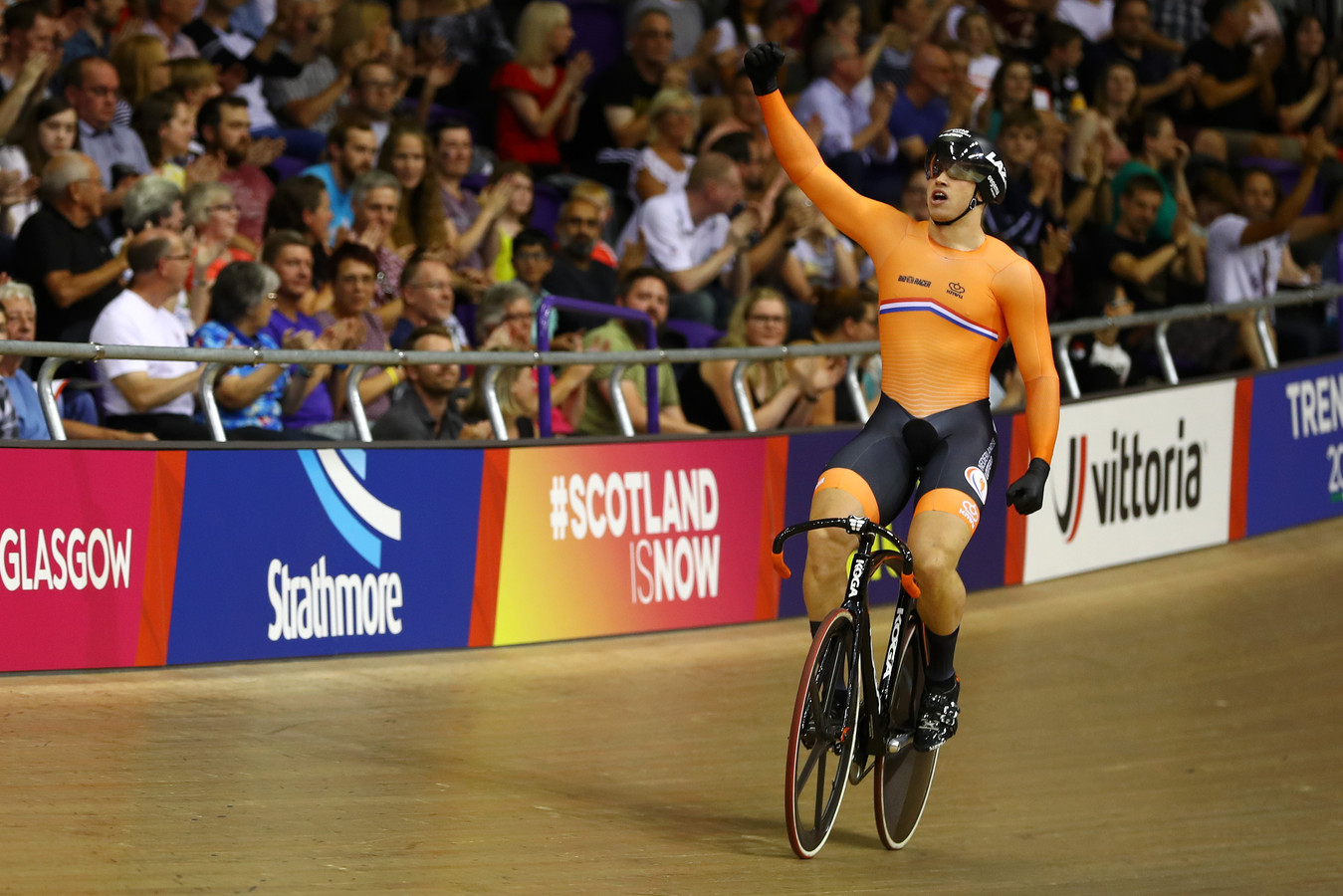 Lavreysen grijpt eerste individuele EK-medaille ooit | Foto | ed.nl