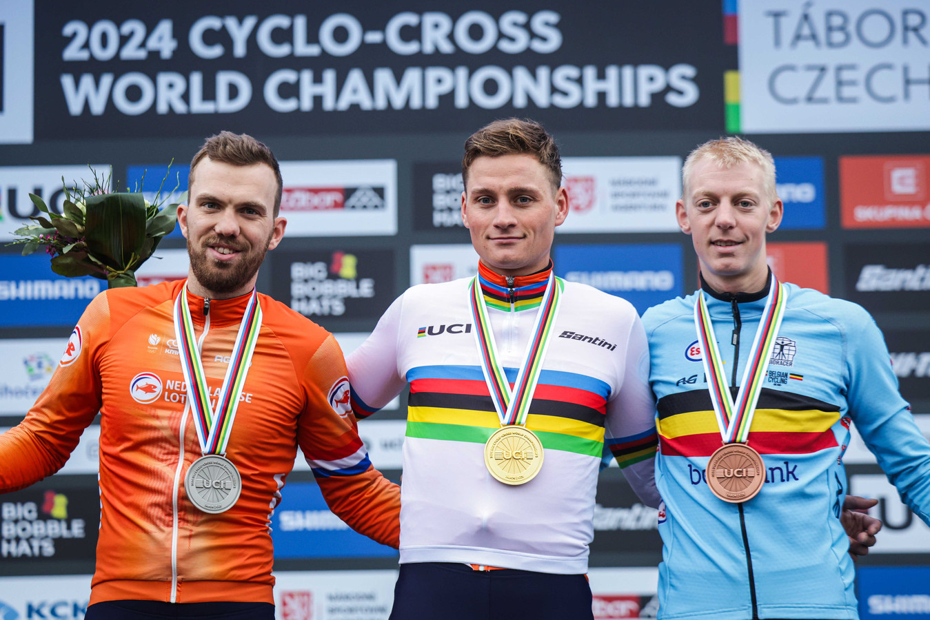 Superieure Mathieu van der Poel voor zesde keer wereldkampioen ... Superieure Mathieu van der Poel voor zesde keer wereldkampioen ...