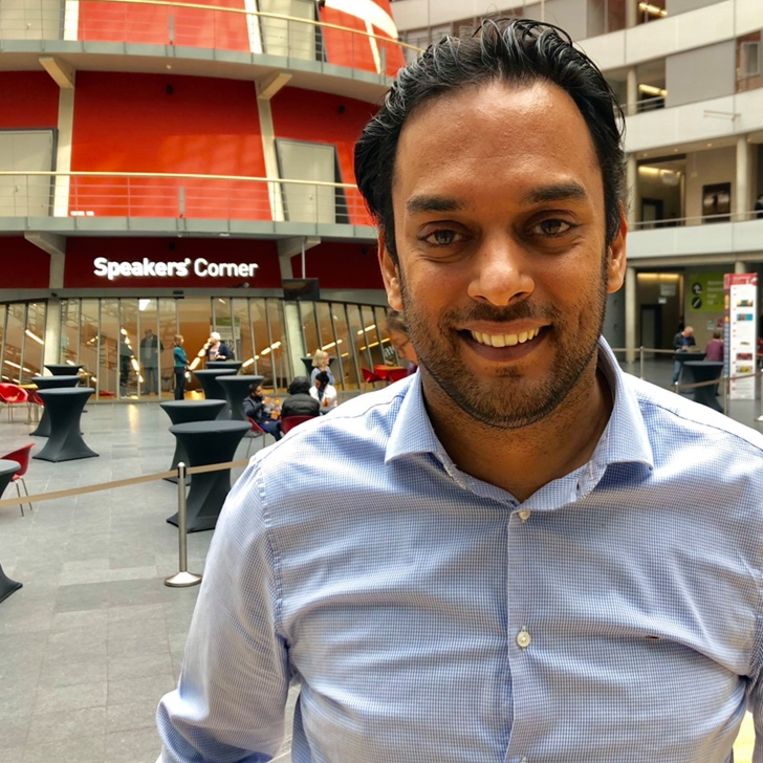 Hoe nou net Shashi Roopram de doodsbedreiging aan Baudet vastlegde | De ...