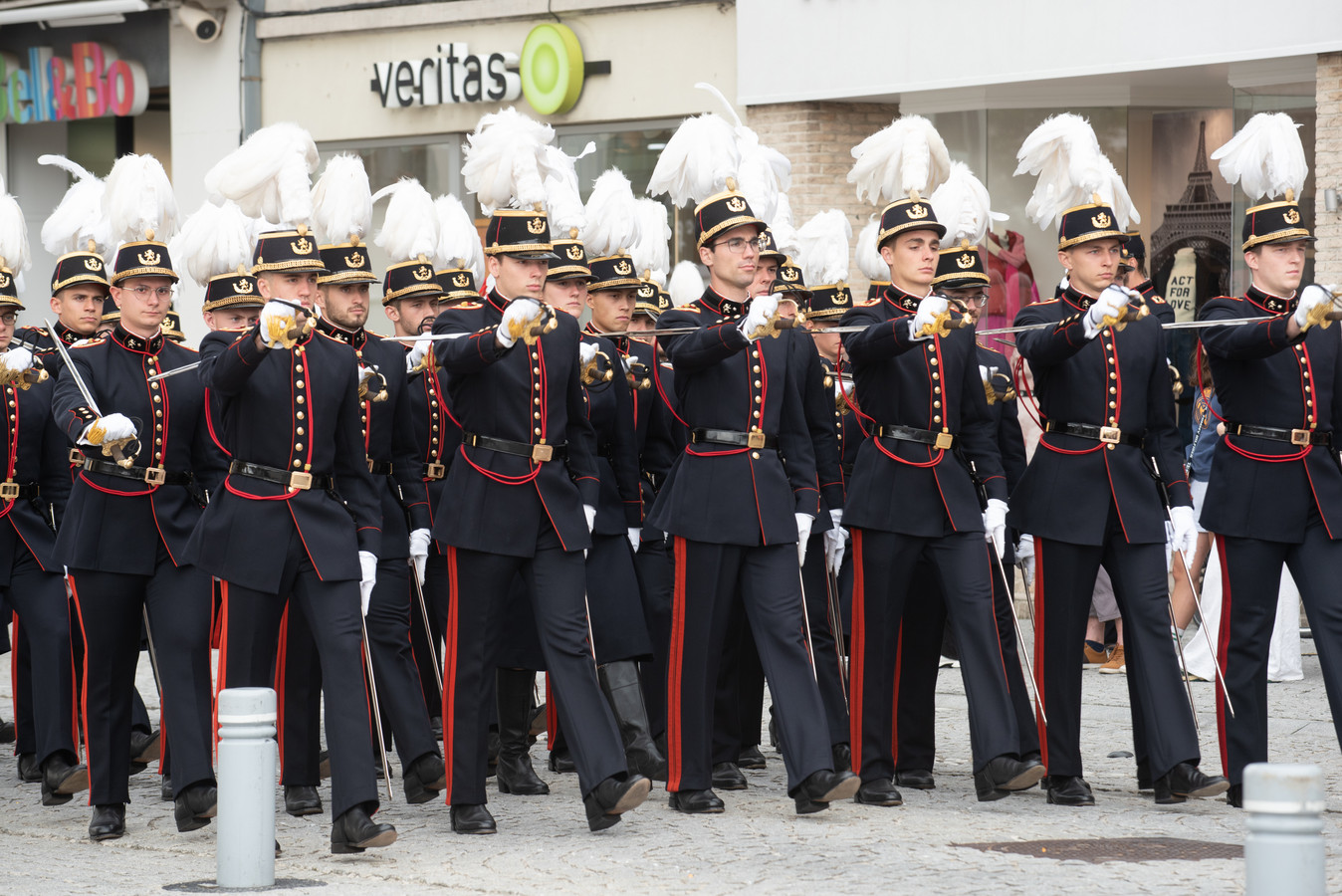 IN BEELD. Koninklijke Militaire School maakt van diploma-uitreiking indrukwekkende plechtigheid ...