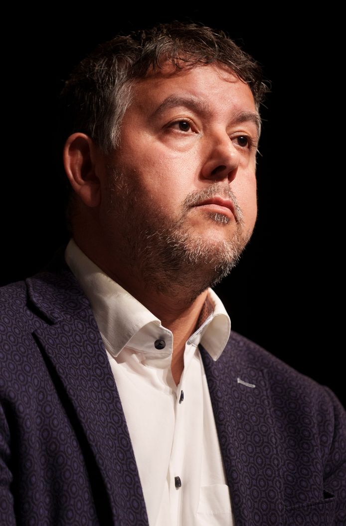 Drie jaar na inval komt corruptiezaak Richard de Mos voor de rechter ...