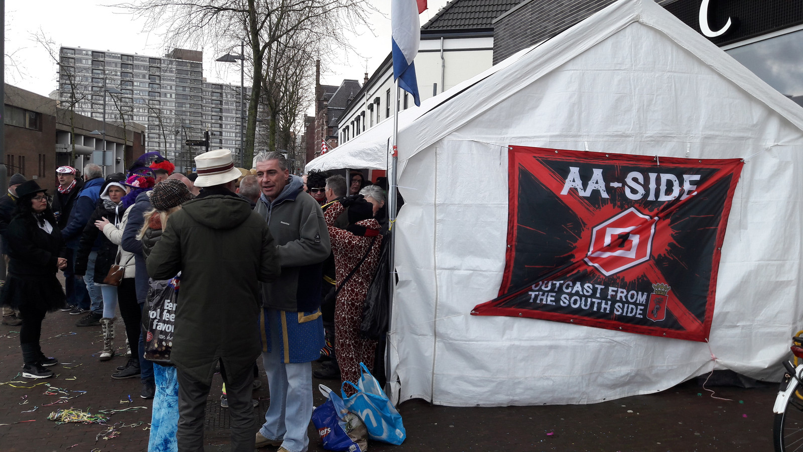 Optocht Helmond: goeie sfeer, maar geen sneer | Foto | ed.nl