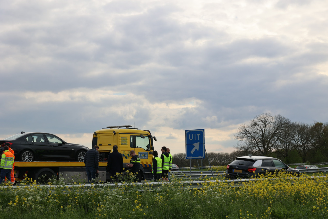 Hulpdiensten rukken uit voor botsing op A59 bij Waspik, alleen ...