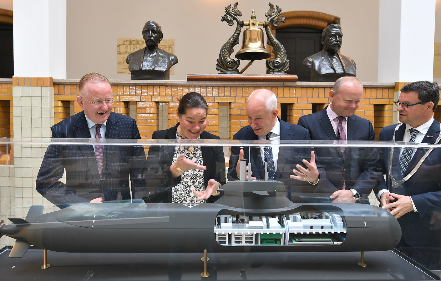 Wie moet de nieuwe onderzeeboten voor de marine bouwen? Damen, vindt de ...