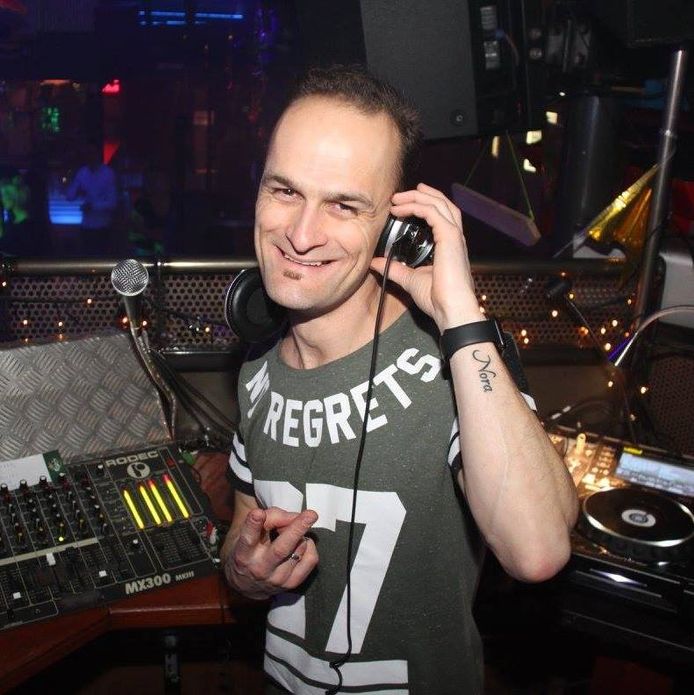 DJ Da Rick en DJ Bass leren kinderen knepen van het vak met gratis ...