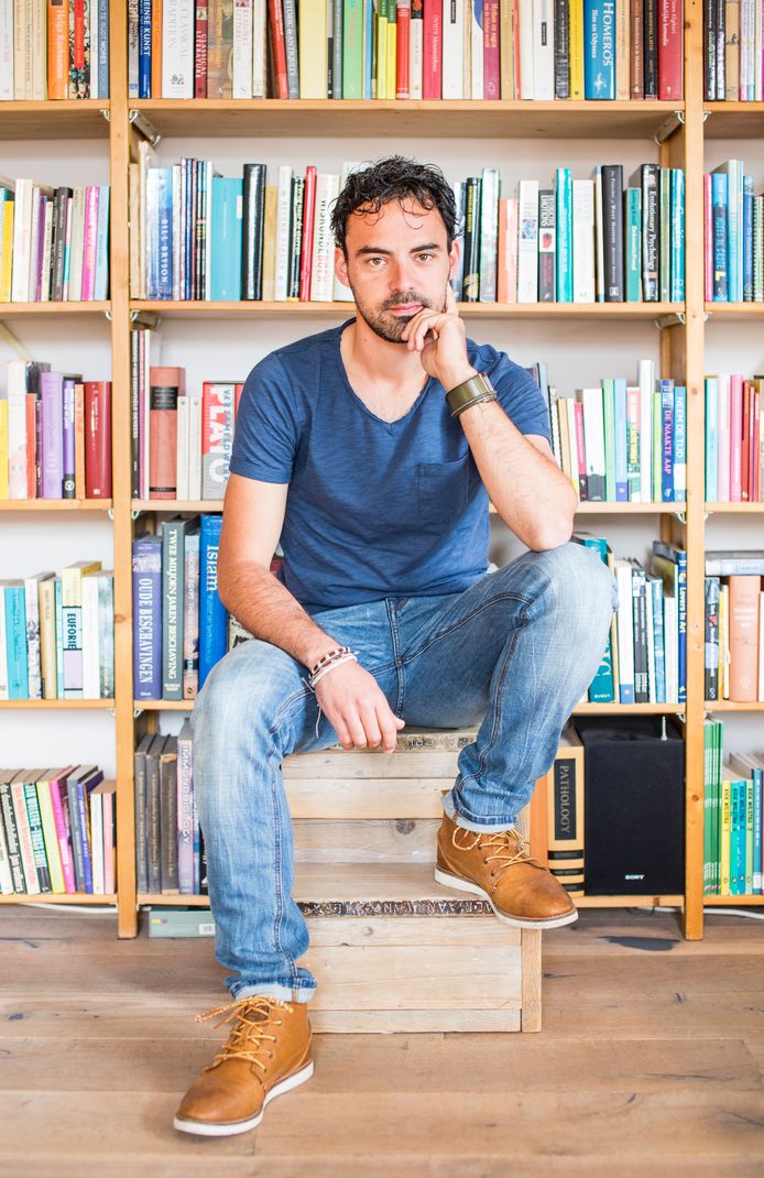 Gideon Samson wint Groot Dictee bij prominenten | Show | AD.nl