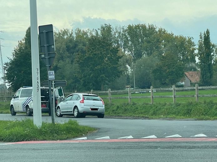 Bromfietsster (29) gewond bij botsing langs Rijksweg in Izegem | Izegem ...