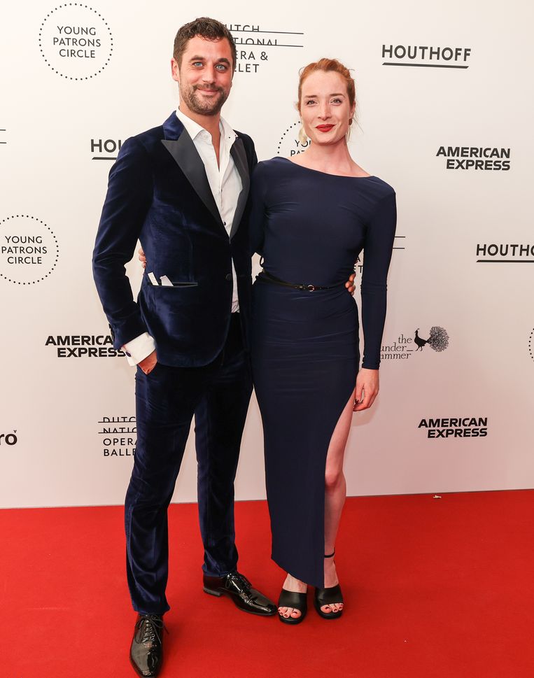 ‘First dates’-barman Victor Abeln stelt zijn nieuwe vriendin voor