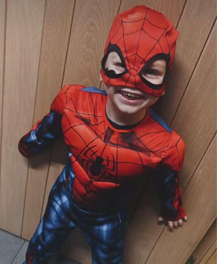 Mason gaat dit jaar als Spider-Man naar school | Berlare | hln.be