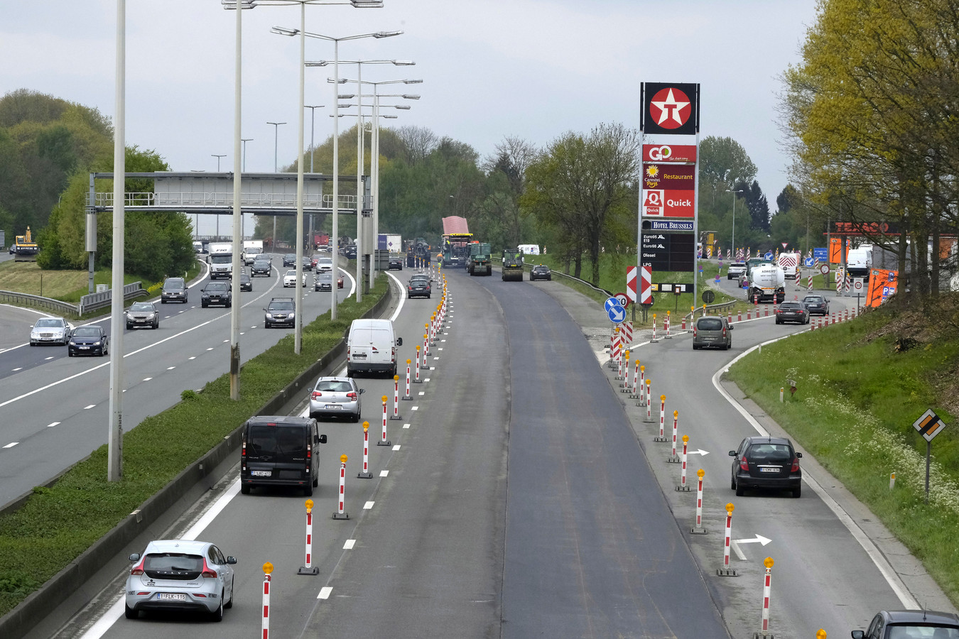 Werken op E40 richting Gent nu al beëindigd | Foto | hln.be Werken op E40 richting Gent nu al beëindigd | Foto | hln.be