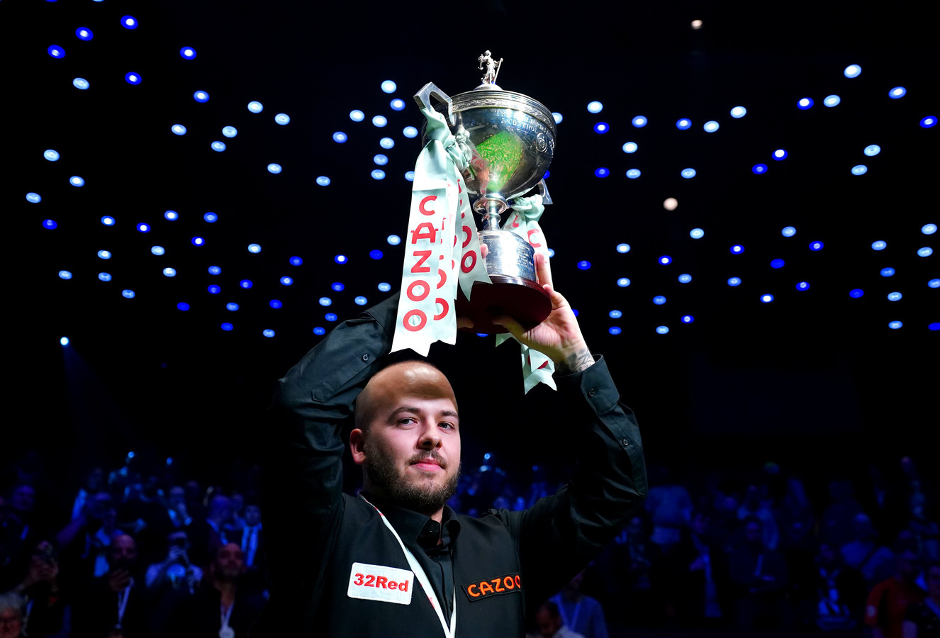 Snookergeschiedenis! Luca Brecel klopt Mark Selby en bekroont ... Snookergeschiedenis! Luca Brecel klopt Mark Selby en bekroont ...
