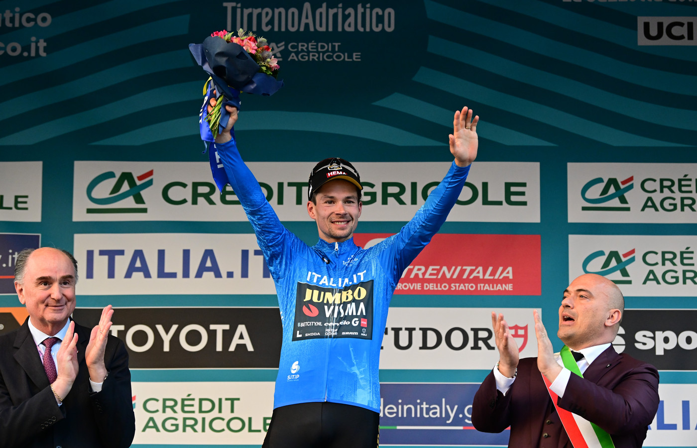 Primoz Roglic voltooit hattrick in Tirreno-Adriatico: ‘Dit is crazy ...