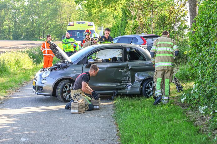 Automobilist gewond na botsing met andere auto in Emmeloord | 112 ...