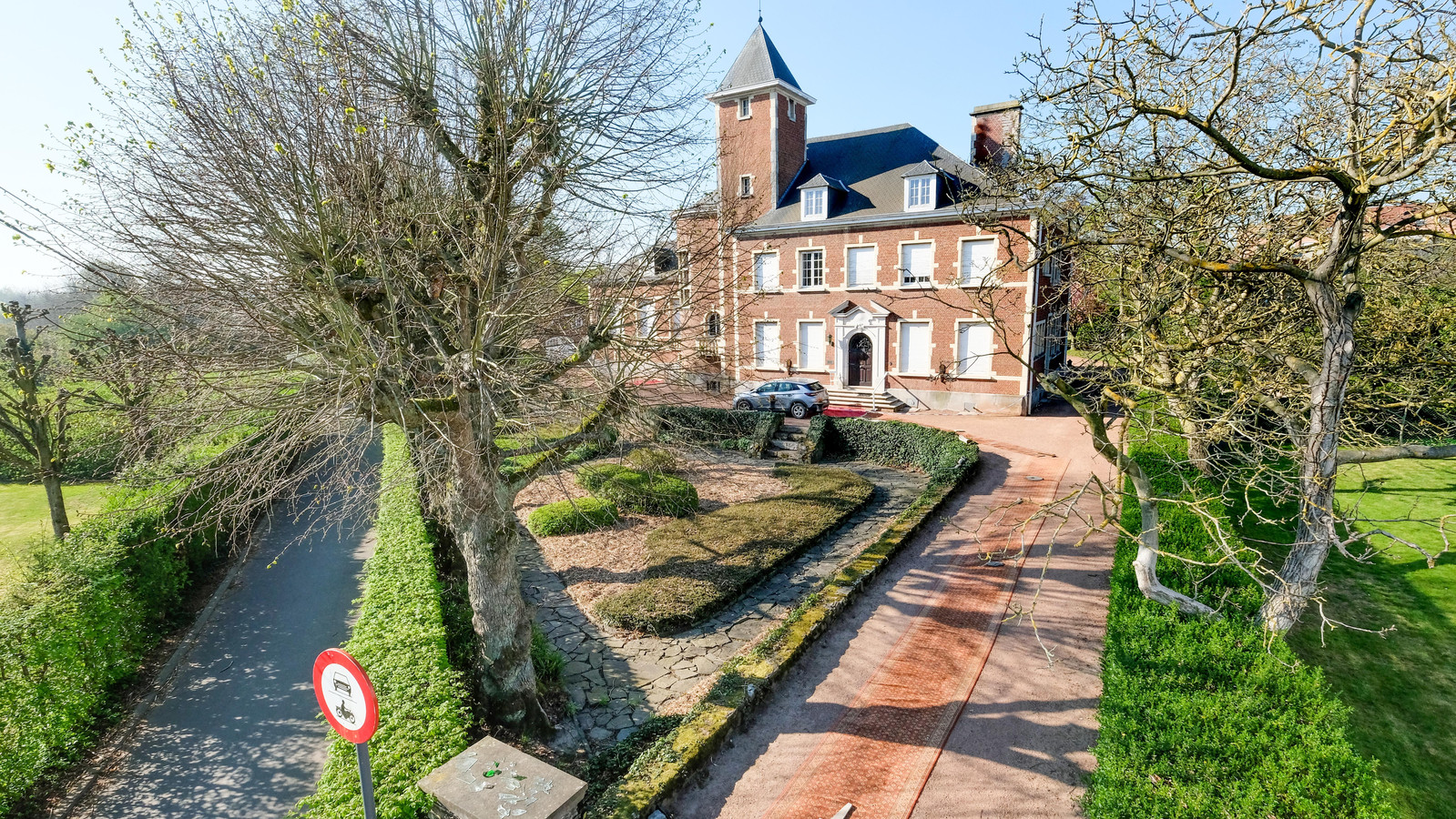 Kortrijkse beau monde heeft met dokter Frans z'n eigen kasteelmoord ...