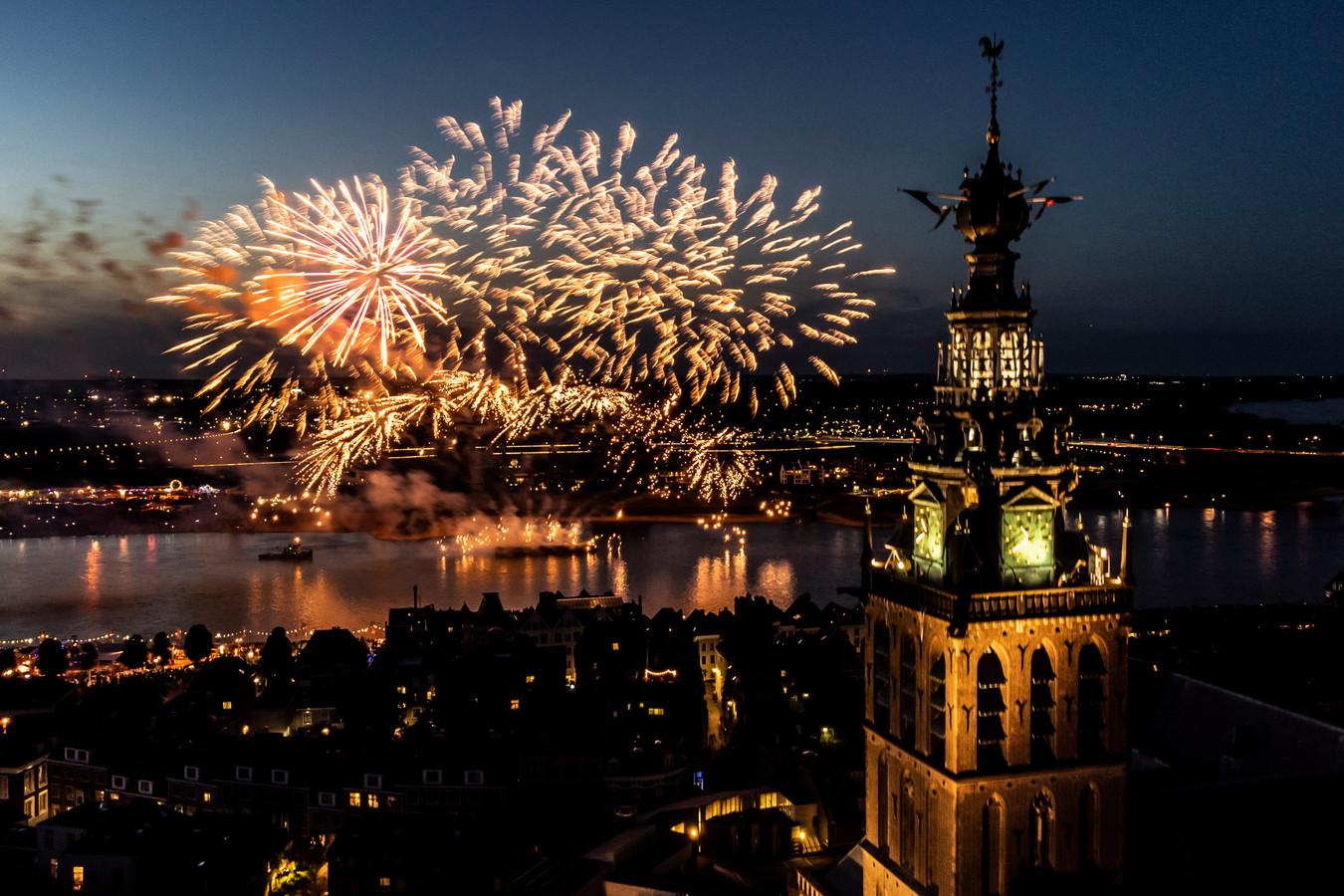 Dit zijn de publiekstrekkers op de Vierdaagsefeesten, plasbandjes ...