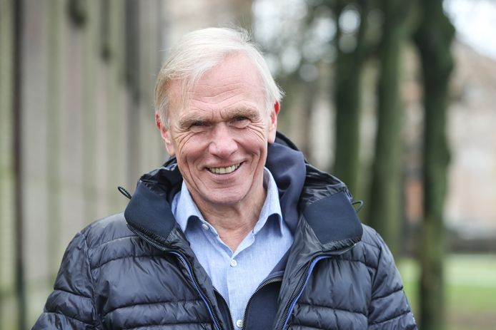'Superflik' Steven De Smet (64) hangt uniform aan de haak: "Burgemeester De Clercq heeft nu een ...